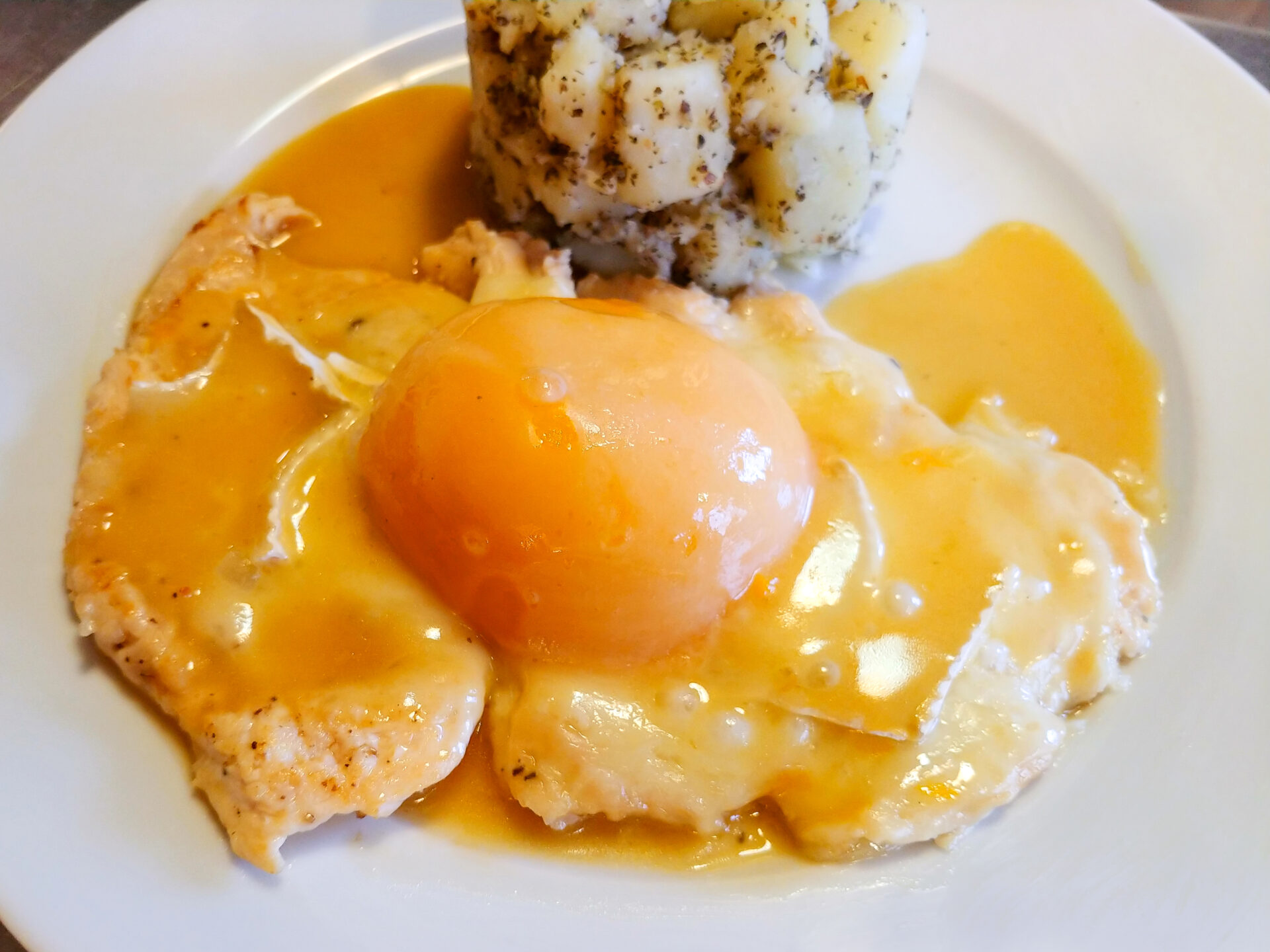 Chicken Breasts with Peach, Brie, and Swiss Cheese - CookingHub